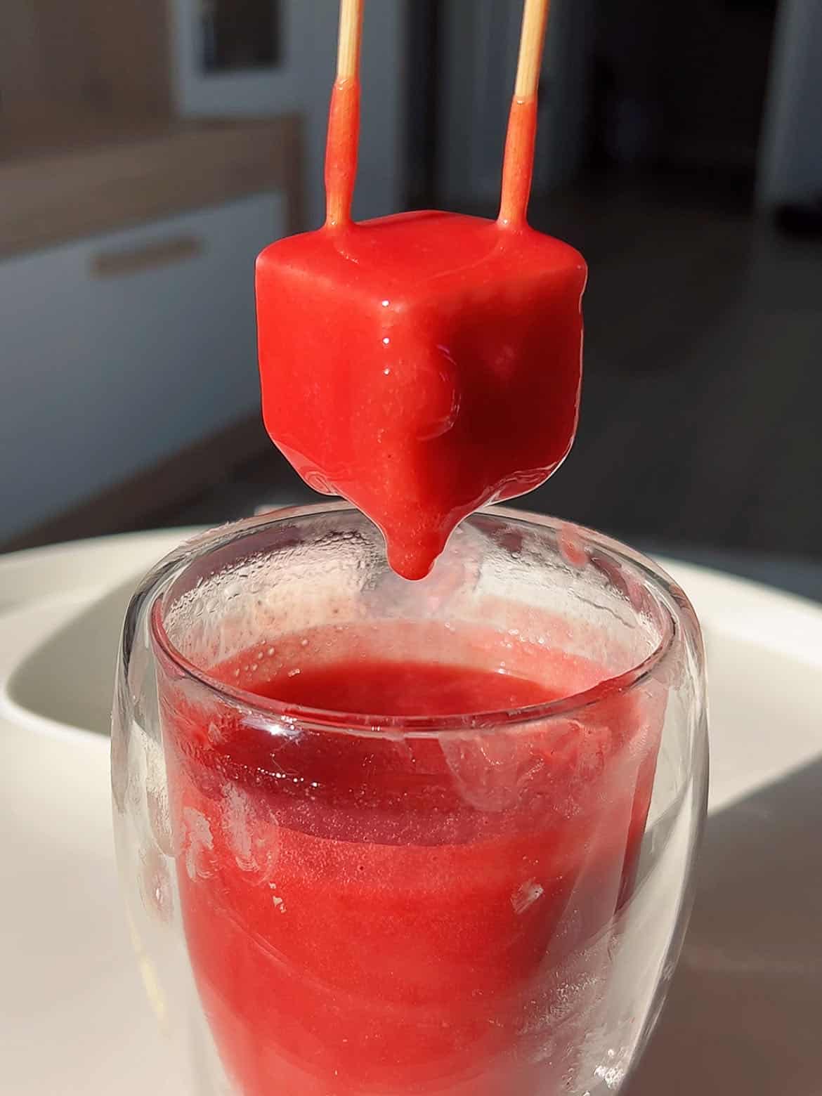 Strawberry Jelly (72-hour strawberry jelly cube filled with mousse)