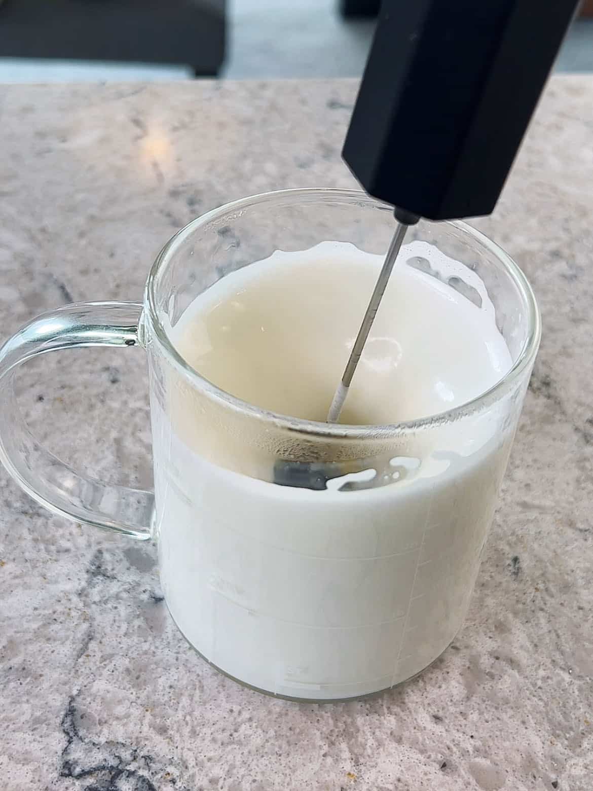 How to Make Latte Art - Easy 3d cat latte art with handheld frother